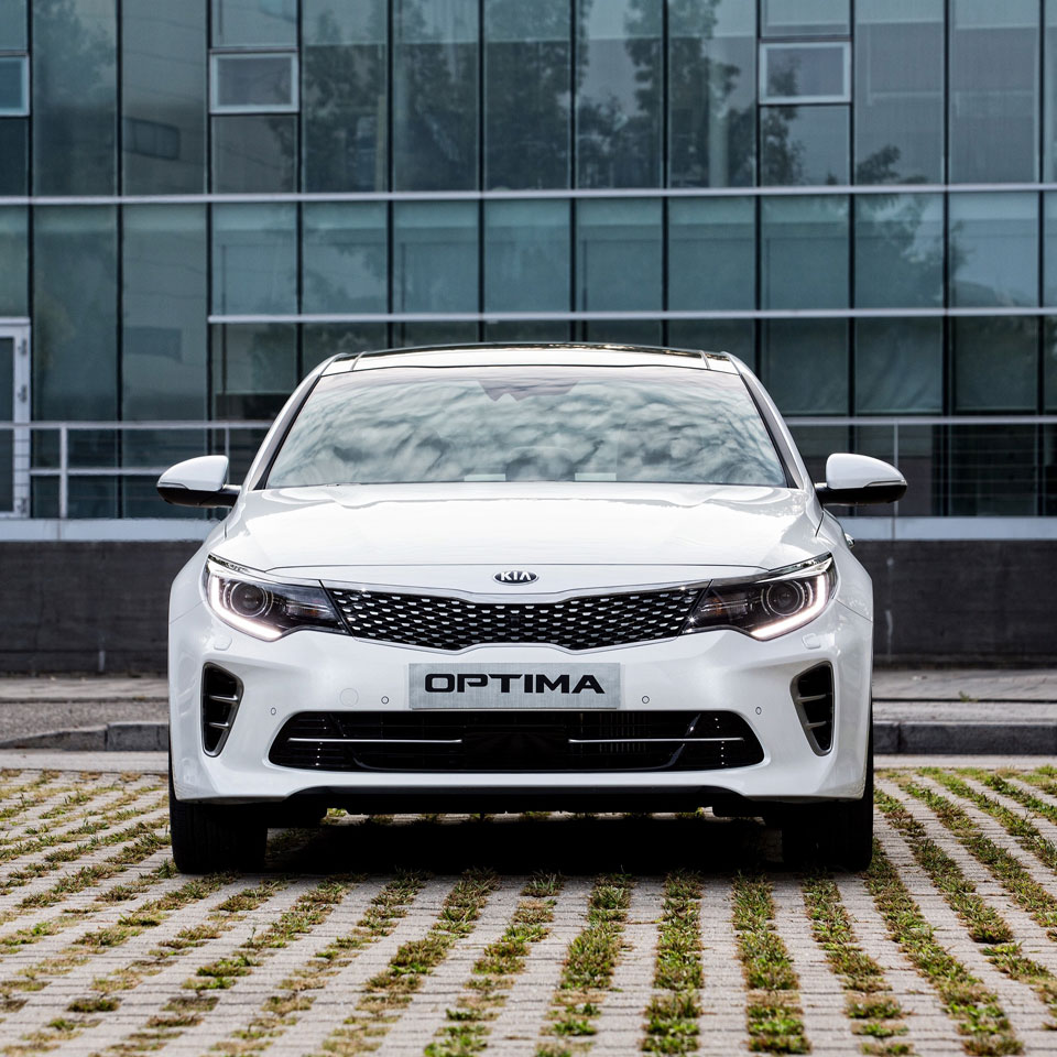 Kia Optima and Sedona win Hispanic Motor Press Awards