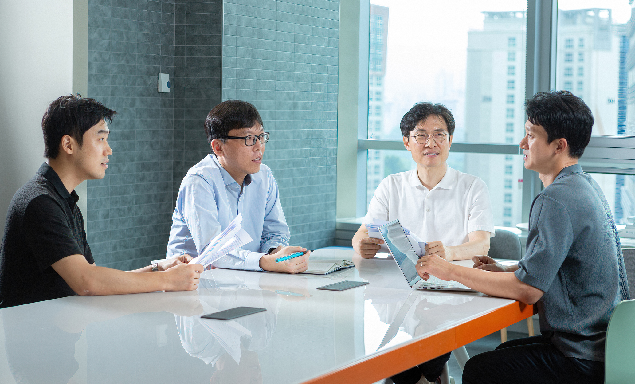 무거운 철, 이제 온라인으로 가볍게 쇼핑하세요 ‒ 현대제철 온라인 철강몰 HCORE STORE