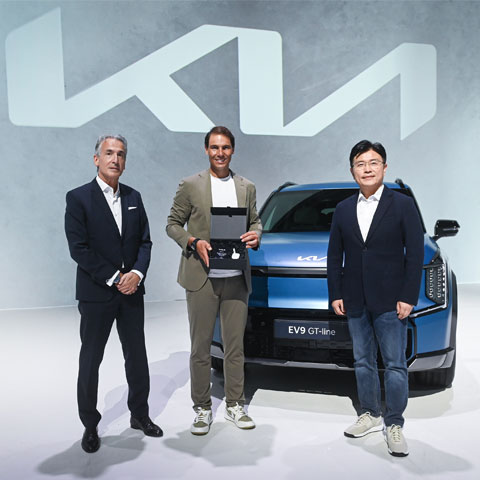 Icons united – Kia presents EV9 to Rafael Nadal at groundbreaking # ...