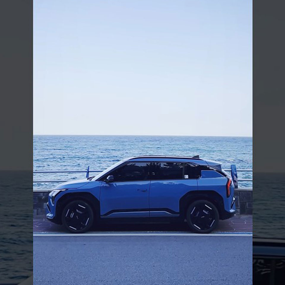 Capturing the blue sky, ocean, and the Kia EV3 all in one | #Shorts